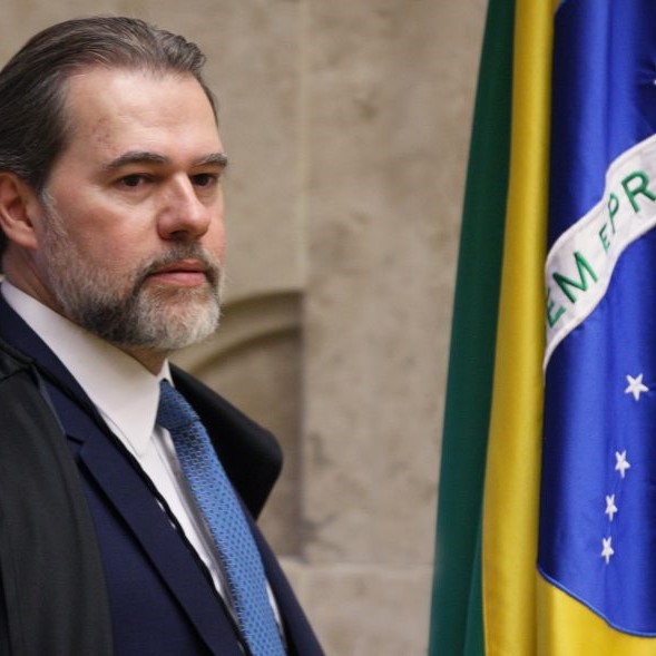 RICARDO CAPPELLI: Brasil, o país dos golpes? - Disparada